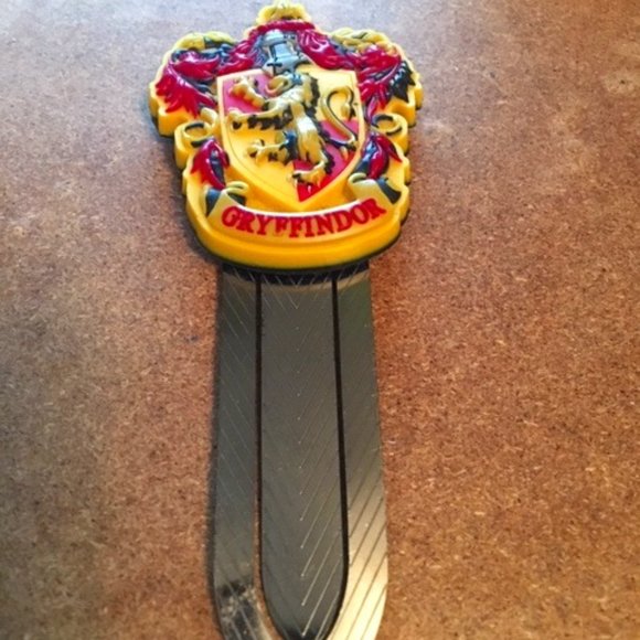 Warner Bros. | Accessories | Harry Potter Gryffindor Crest Bookmark 5x2 ...